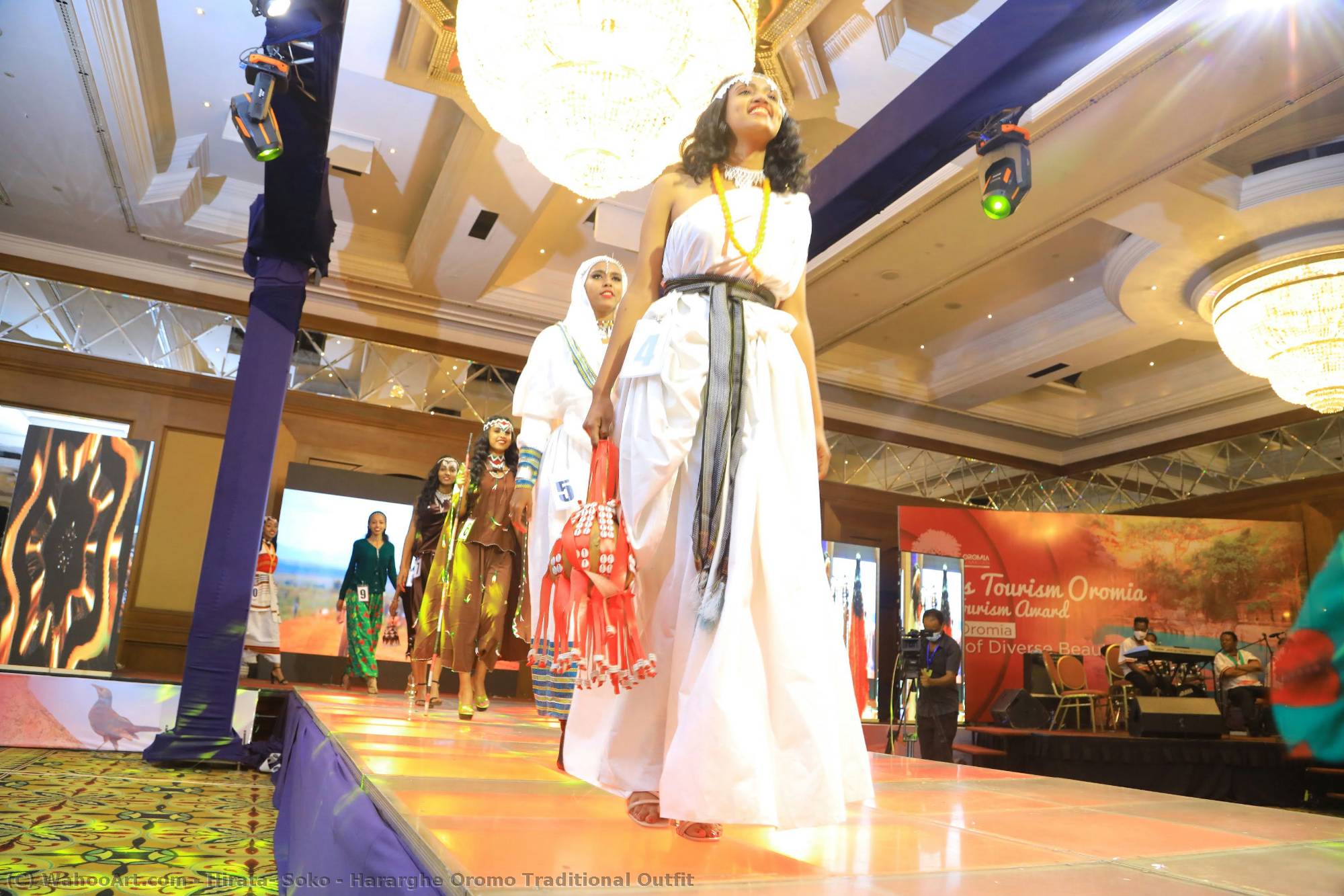 Hararghe Oromo Tradicional Outfit, 2021 de Hirata, Soko Hirata, Soko ...